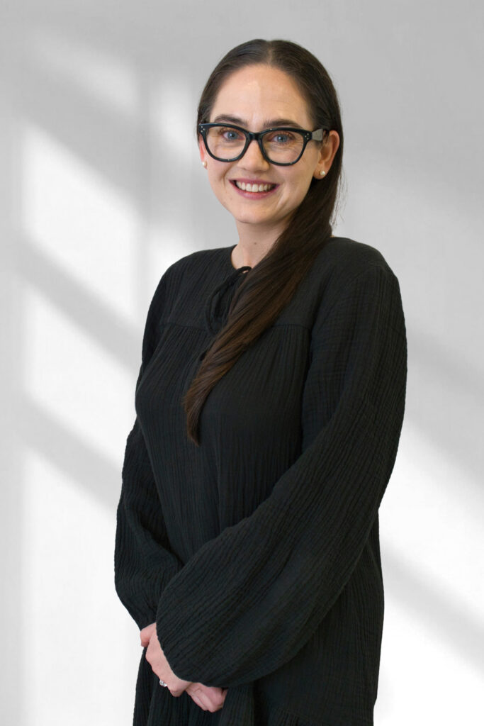 Tara Martin - Blackwood Montagna